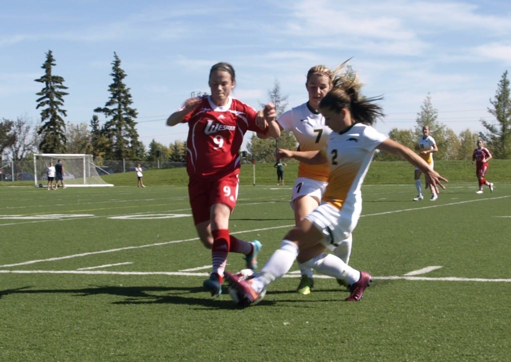 Soccer double-header begins CIS season – The Carillon